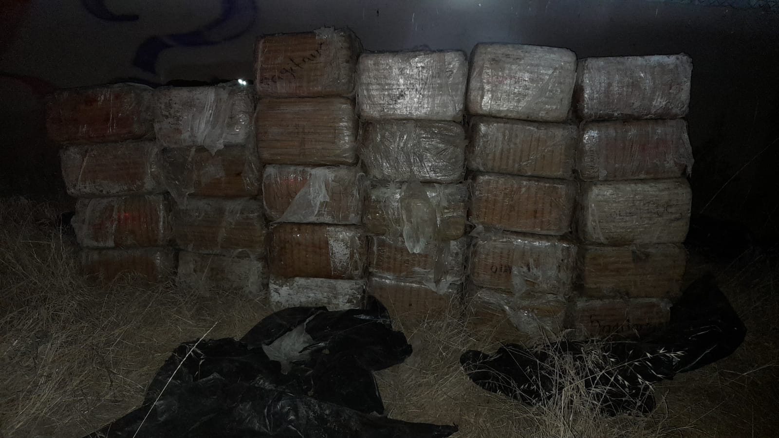 Localizan media tonelada de marihuana en Tijuana.